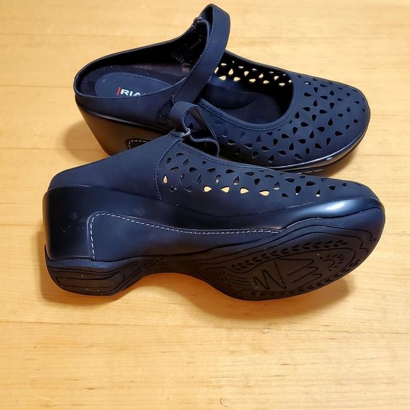 Rialto | Shoes | Rialto Lasercut Closed Toe Clogs Vienna 85 New | Poshmark